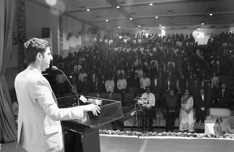 India's Moon Mission Teaches Humanity A Great Lesson – Happionaire®
